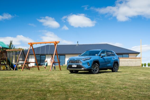 Toyota RAV4 Hybrid AWD | Ezi Business – Ezi Business